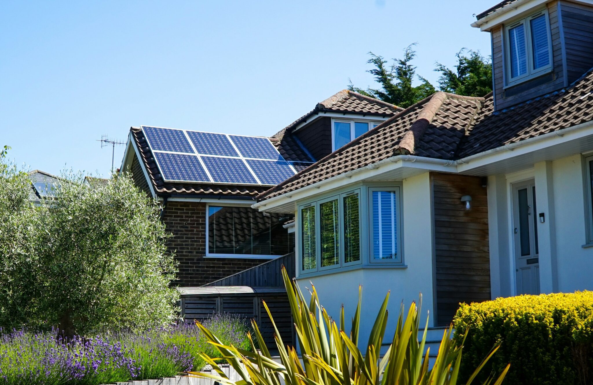 Impact us today | KBC zonnepanelen en batterijopslag installaties